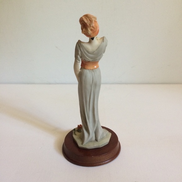 La Verona Collection | Accents | Figurine Of Lady In 4s Era | Poshmark